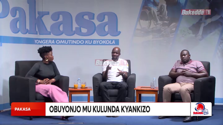 Pakasa - Alunda enkoko ,buli luvannyuma lwa ssaawa ssatu zirambuleko ...