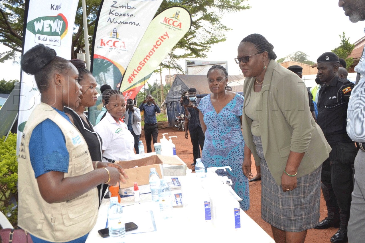 Dorothy Kisaka alambudde eddwaliro lya Kiswa Health Center III - New ...