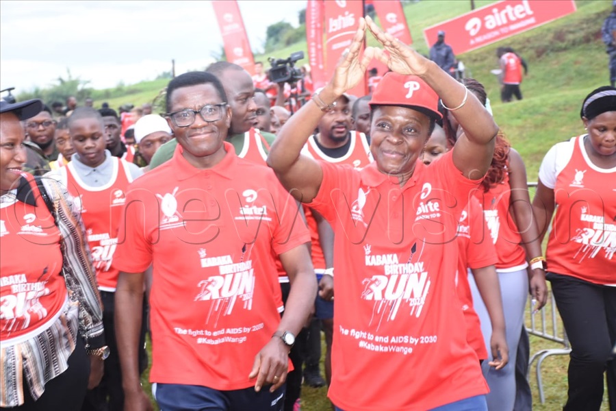 📷 State House comptroller Barekye joins thousands at Kabaka Birthday ...