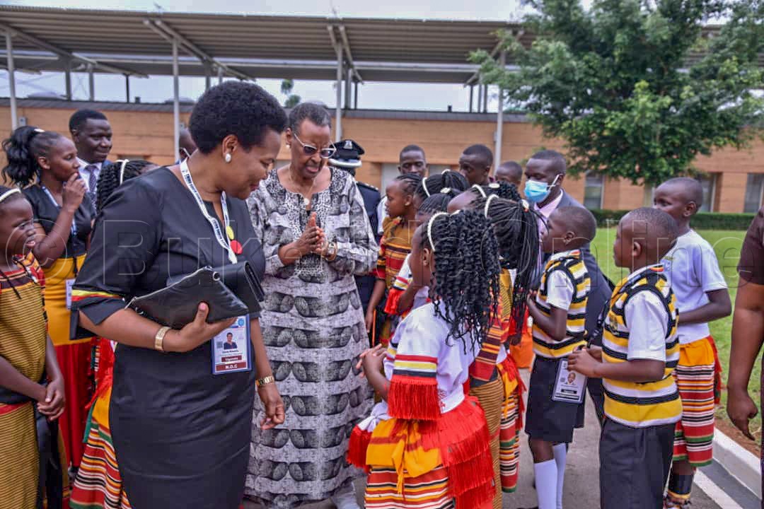 Janet Museveni alambudde eddwaaliro ly'abaana e Ntebe n'alaga obwetaavu ...