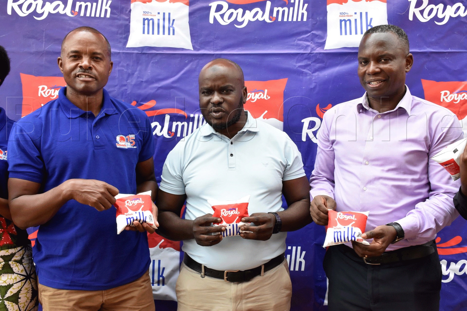 Aba Royal Milk bawadde Bukedde liita z'amata 1000 okuwagira kampeyini y ...