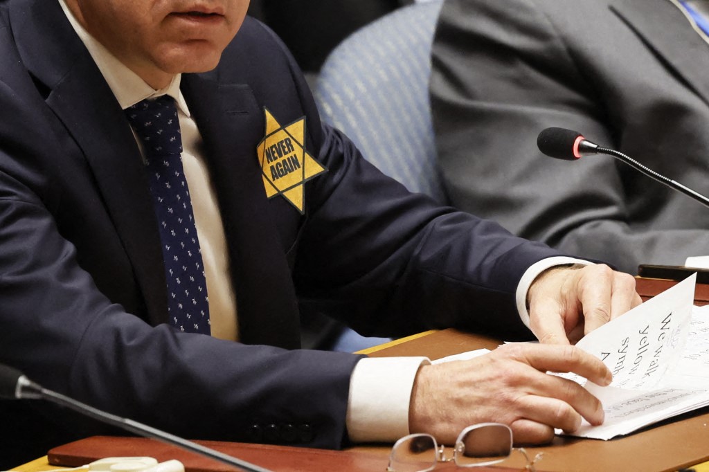 Israel envoy wears yellow star at UN