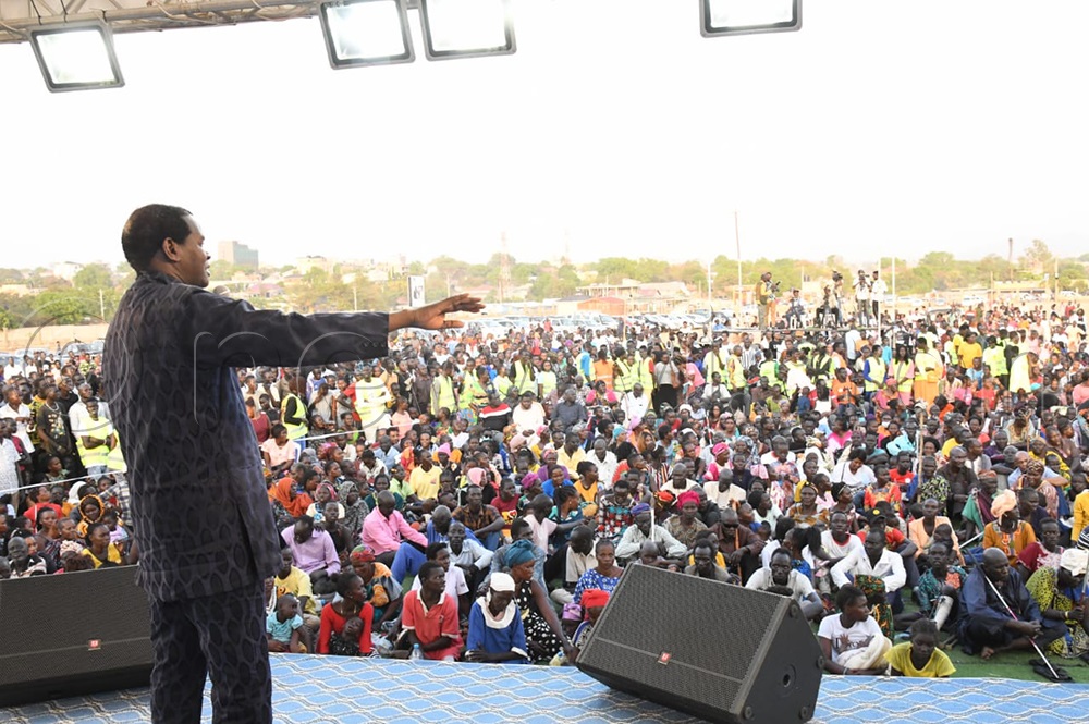 📷 PICTORIAL: Pastor Kayanja dares witch doctors in South Sudan - New ...