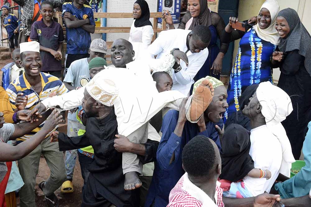 📷 High turn up as Muslims vote their Mosque leaders