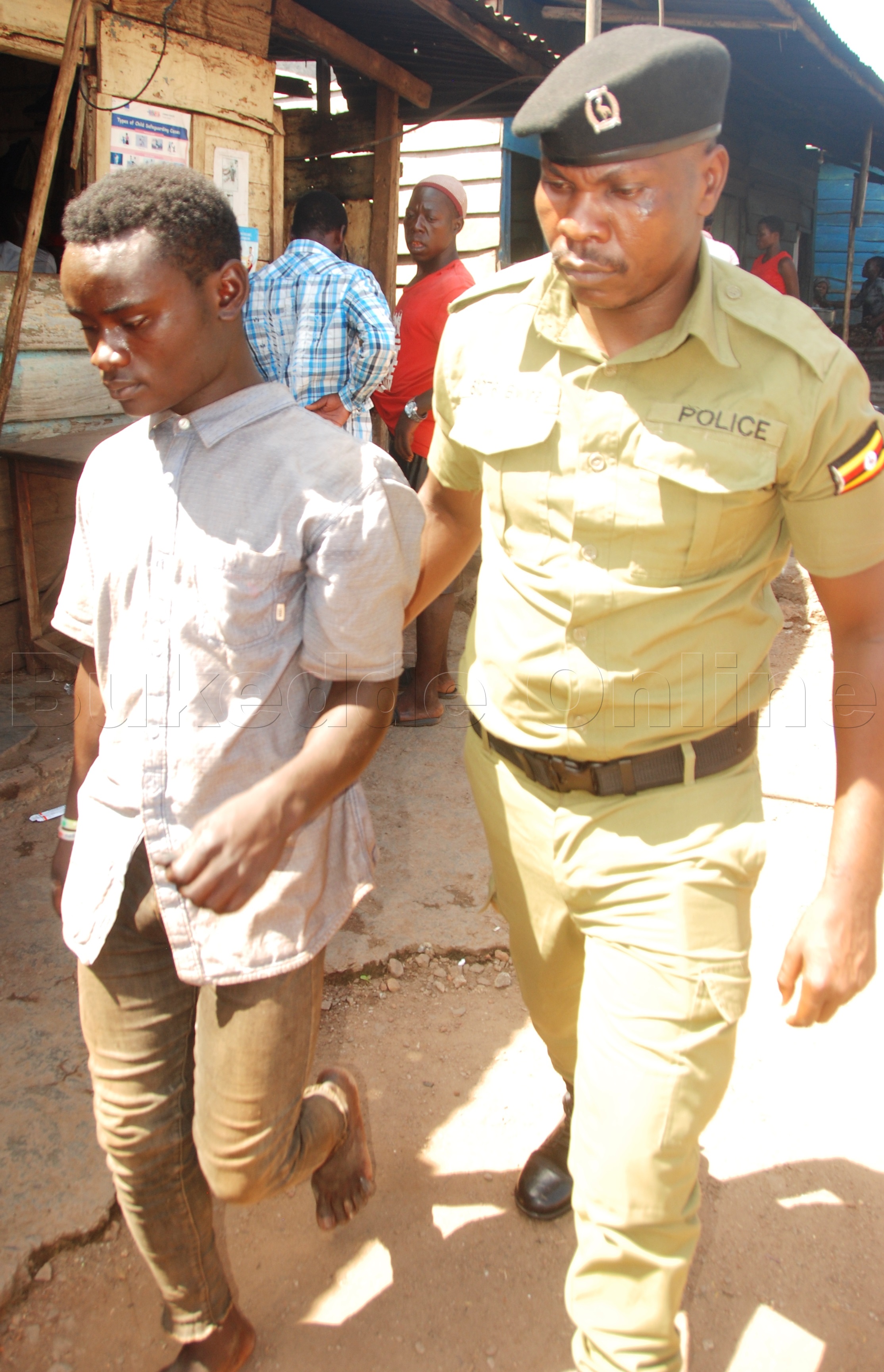 Makanika bamukutte lwa kubba ssimu n'aloopa gwe yagiguzizza - New ...