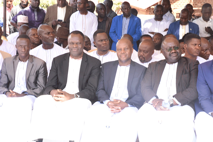 Abakungubazi bazze mu bungi okuziika abadde omukulu w'ekika ky'Endiga ...