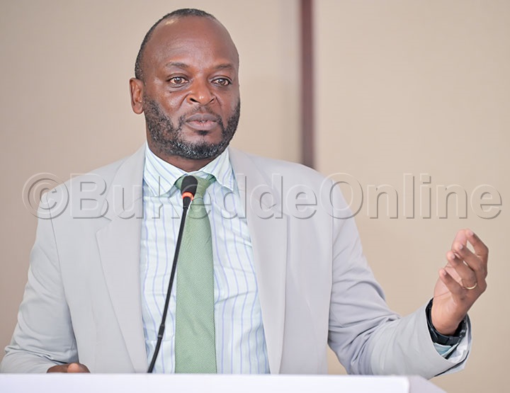 Abalina ssente ezisoba mu bukadde 10 balabuddwa obutaziteeka mu bbanka ...