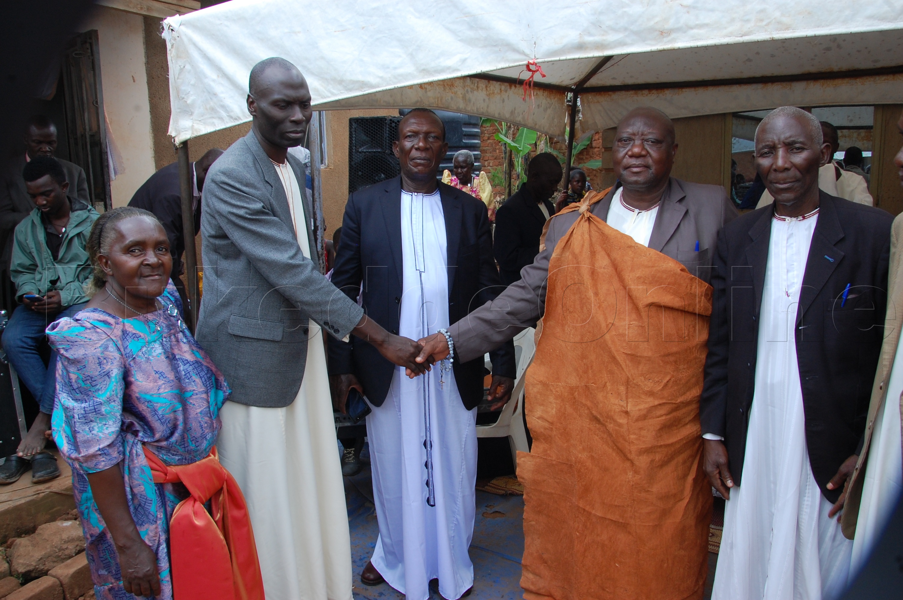 Amawulire: Avumiridde ennyambala y'abakazi abakunamira abant