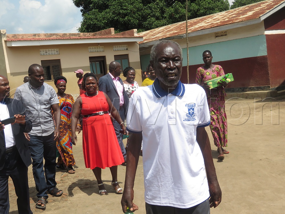 News: Former Pakanyi students pay homage to former teacher