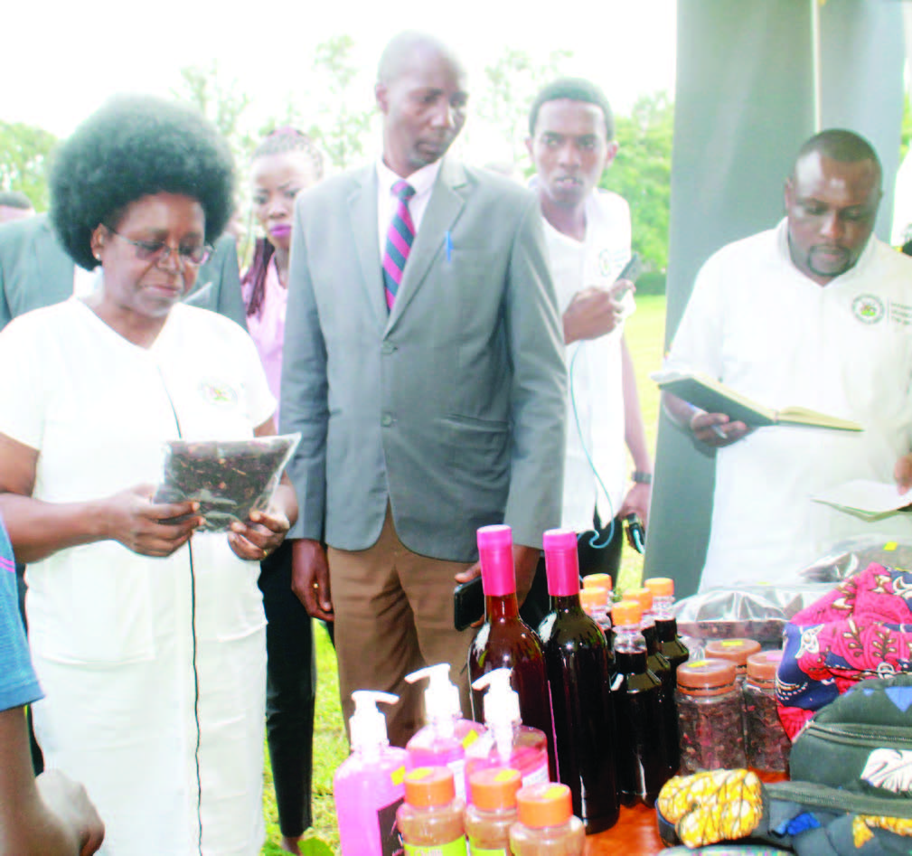 Dr. Musenero asabye bannassaayansi okwongera okuvumbula ebiyamba abantu ...