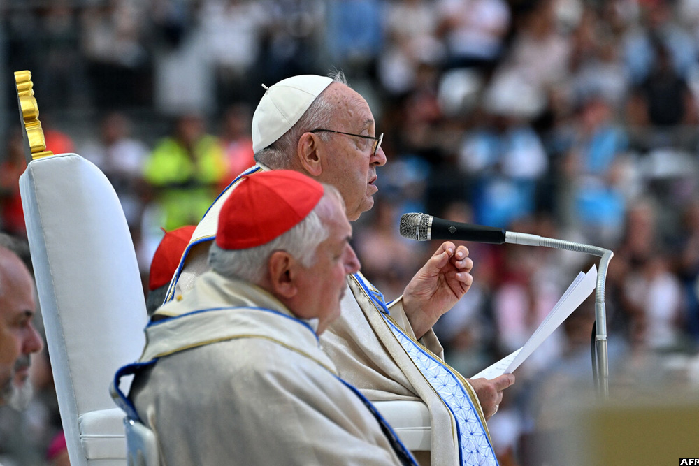 Pope leads tens of thousands in mass at Marseille stadium - New Vision ...