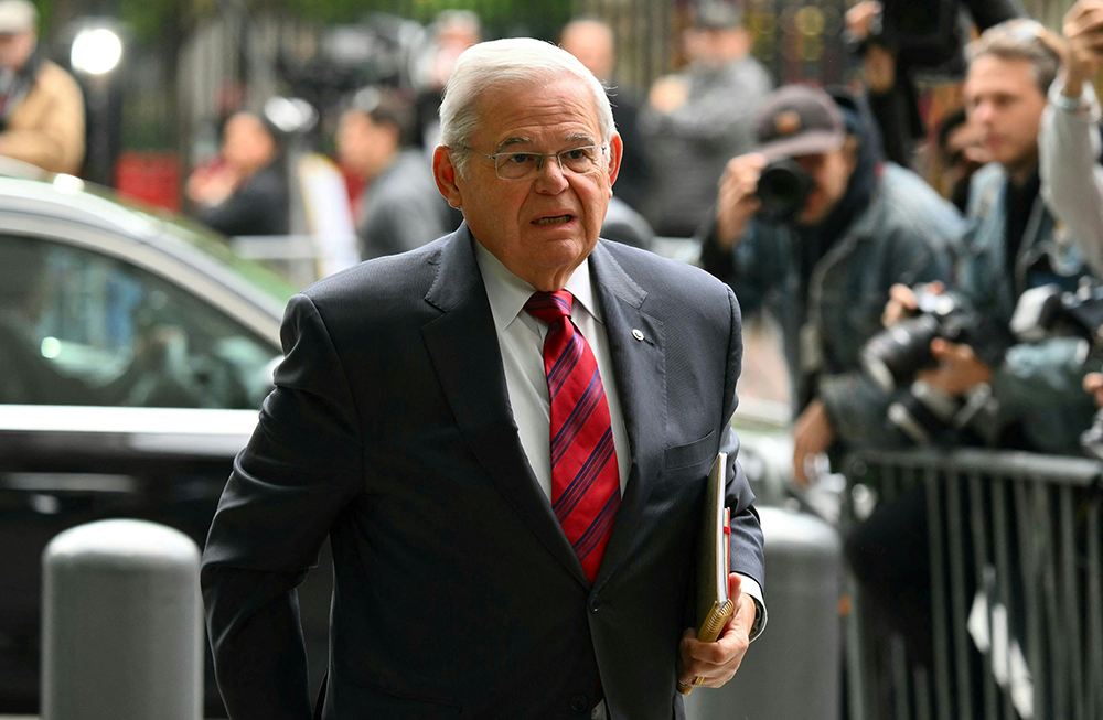 Ex-US senator 'gold bar Bob' jailed for bribes after bullion found ...