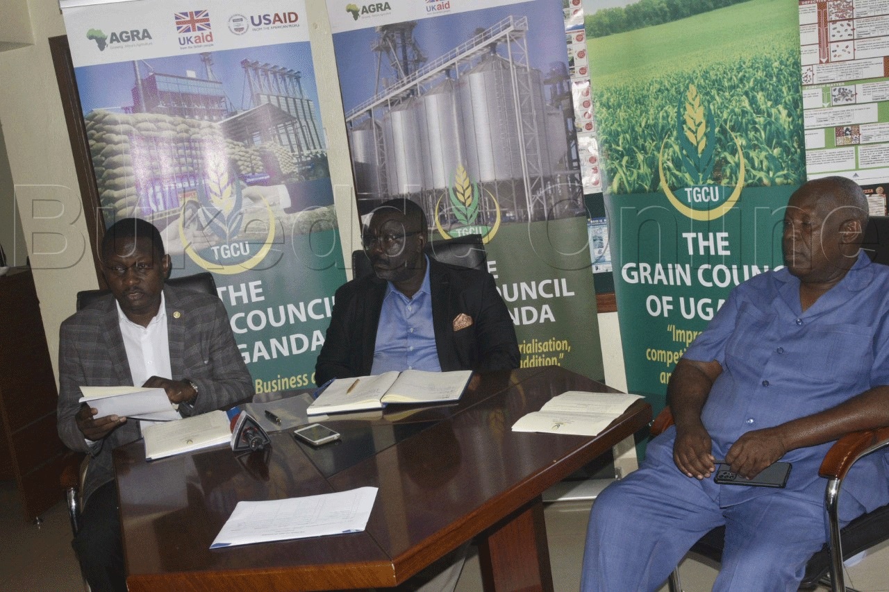 Abasuubula emmere y'ensigo basambazze ebibadde by'ogerwa mbu