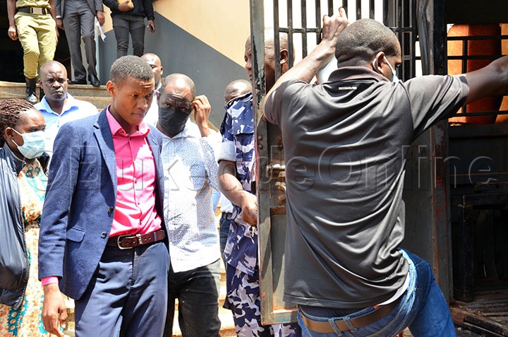 Abakozi ba Equity Bank 5 basimbiddwa mu kkooti ku by'okufera obuwumbi ...