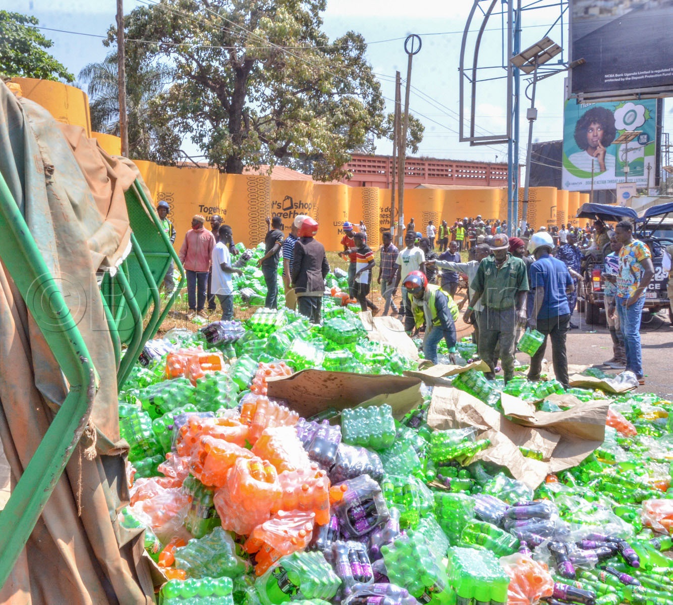 Loole eyeetisse ssooda egoyezza mmotoka ezibadde mu jjaamu e Lugogo n ...