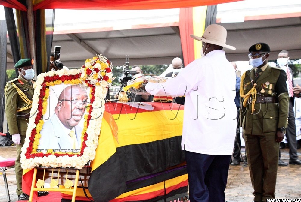 📸 PICTURES: When Oyam received body of late minister Engola - New ...