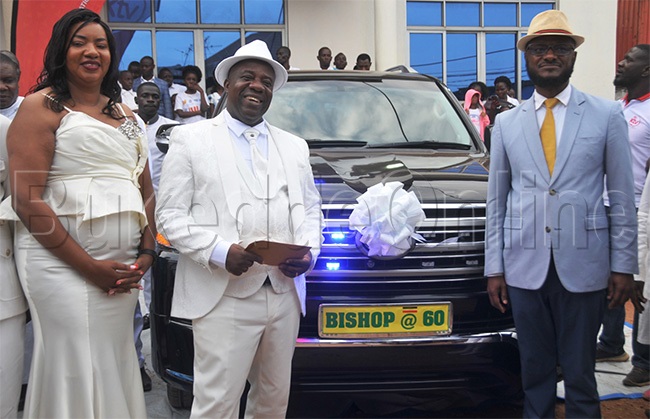 Bishop David Kiganda bamuyiyeemu emmotoka ku mazaalibwa ge - Bukedde ...