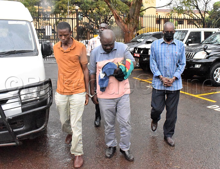 Amawulire: 3 bavunaaniddwa gwa kwefuula bakozi ba State Hous