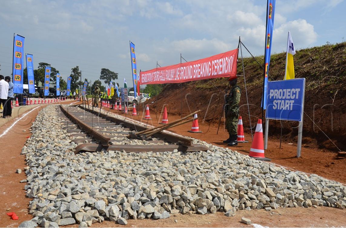 Gen.Katumba yaatongoza okuhunduuza ogw’egaari y’omwika ogwa Tororo-Gulu ...