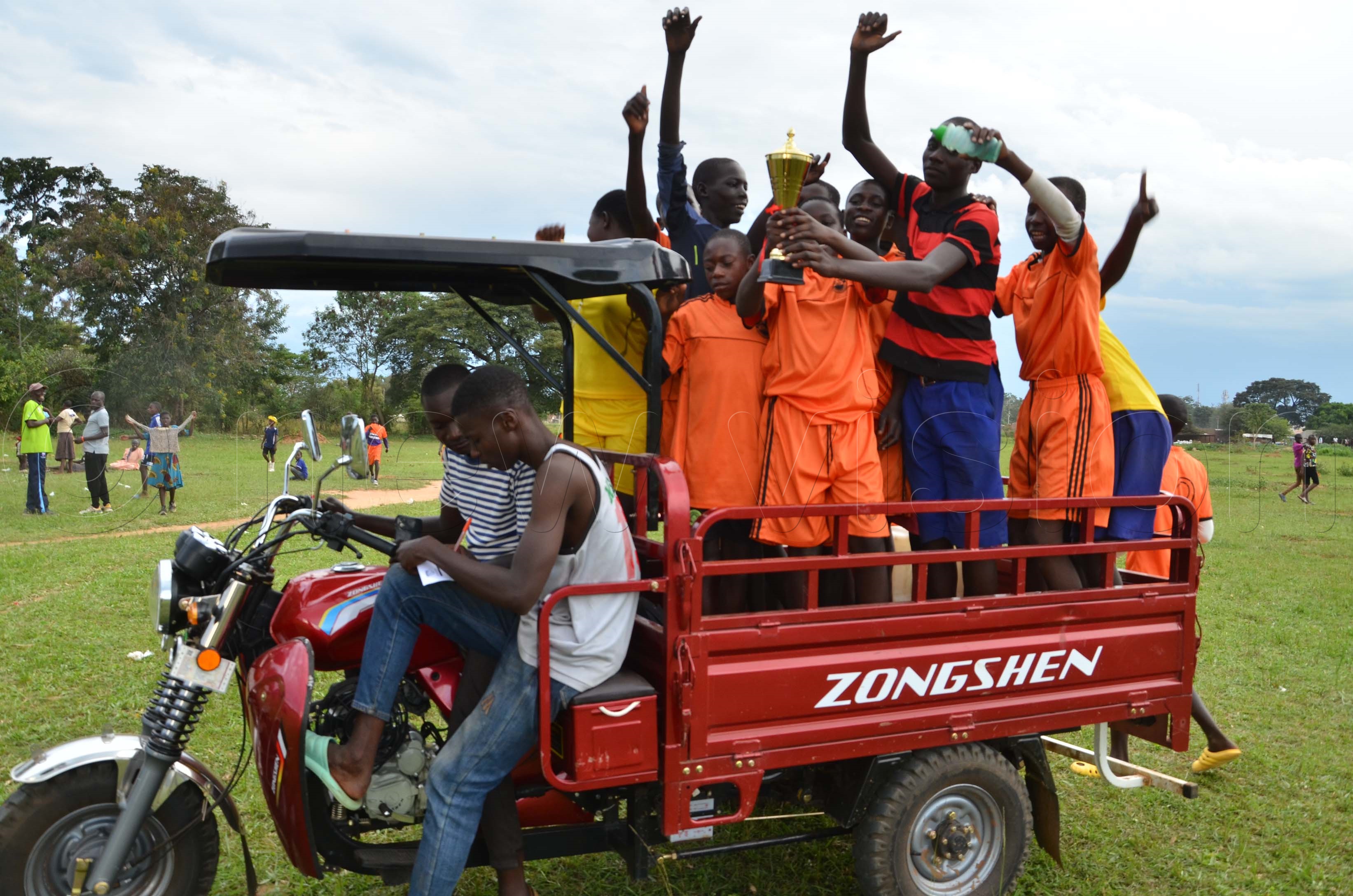 Sports: Cricket: Aloet and Swaria are primary school champio