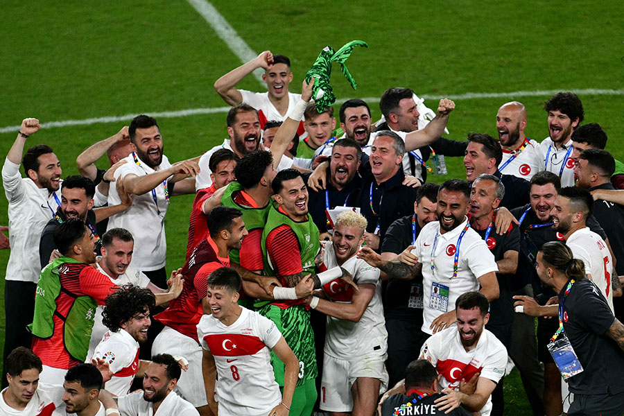 Turkey edge into Euros last 16 with tense win over Czechs