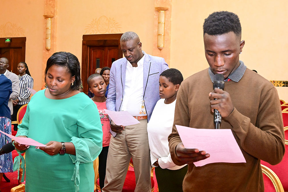 Museveni meets families of Engola, Zebra Ssenyange - New Vision Official