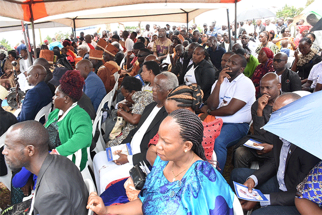 Abakungubazi bazze mu bungi okuziika abadde omukulu w'ekika ky'Endiga ...