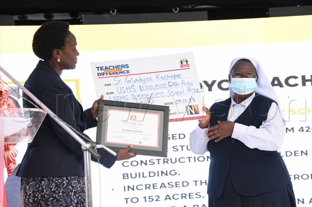 Three most progressive teachers awarded from the teachers making a ...