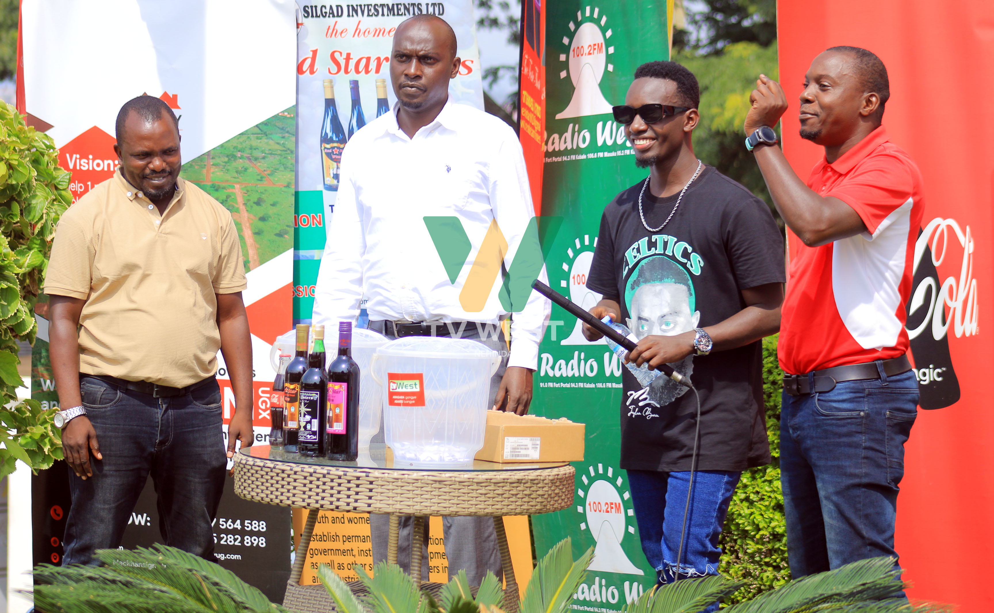 Abantu 40 baasingura Ekiterekye Kya Christmas ekya Radio West na TV ...