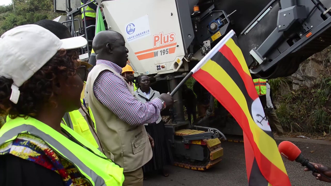 Min Musa Ecweru atongozza omulimu gw’okuddaabiriza olutindo lw’e Karuma ...