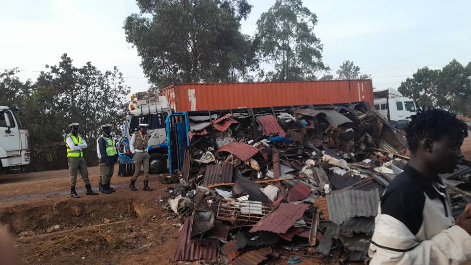 Loole ebadde yeetisse ebyuma ebikadde egudde n'eziba ekkubo