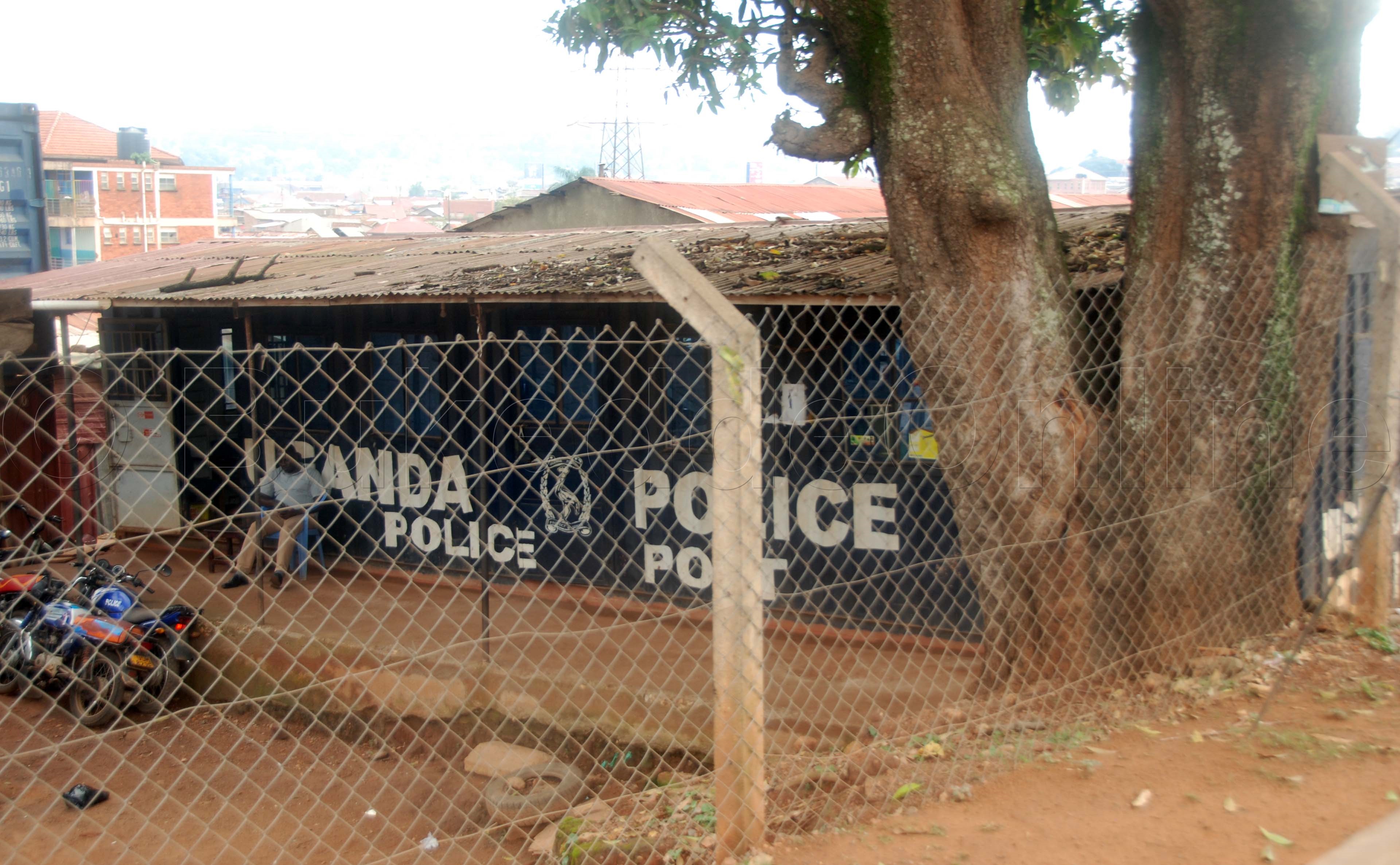 Poliisi oluggaddewo 'Police Posts' zaayo e Kawempe abamenyi b'amateeka ...