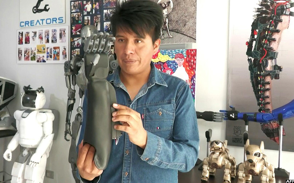People: VIDEO: The toymaker restoring limbs with 3D prosthet