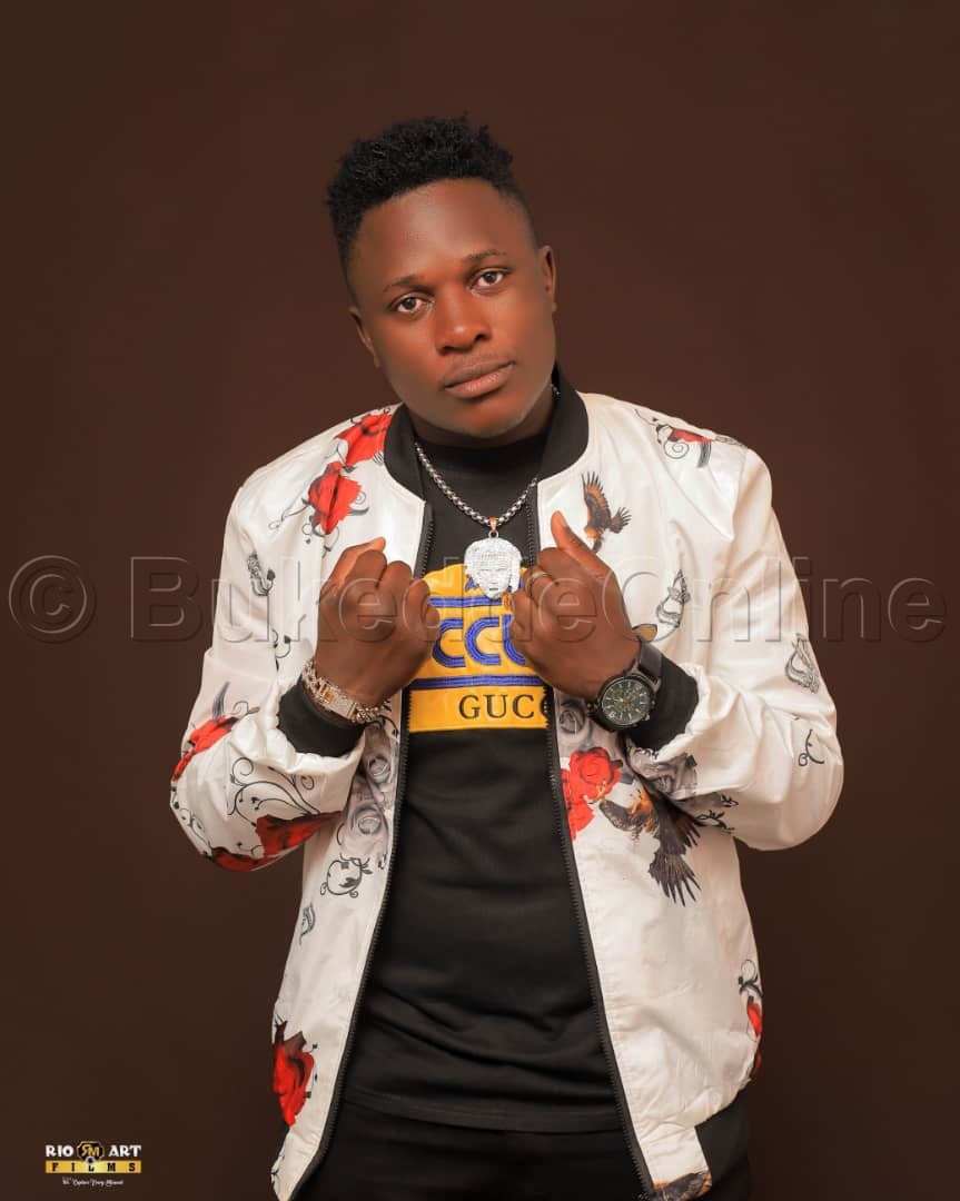 Treza K, ayimba ne Chameleon afiiridde mu kabenje ku lw'e Ho