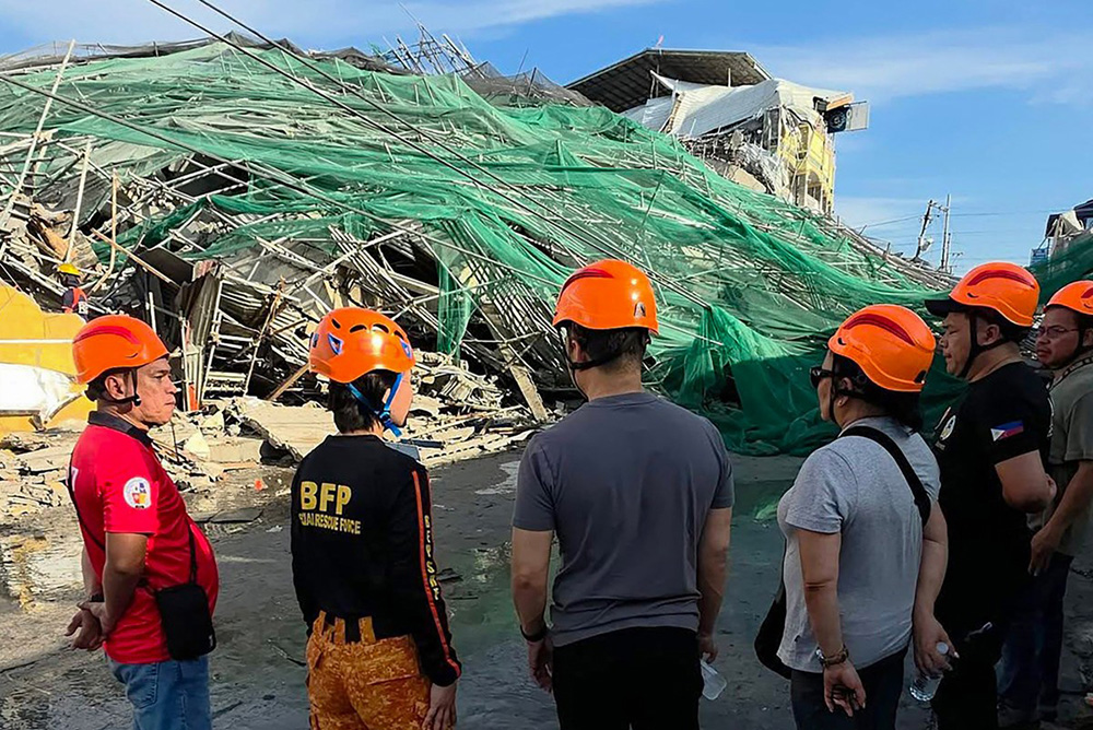 World: 19 feared trapped after collapse at Philippines const