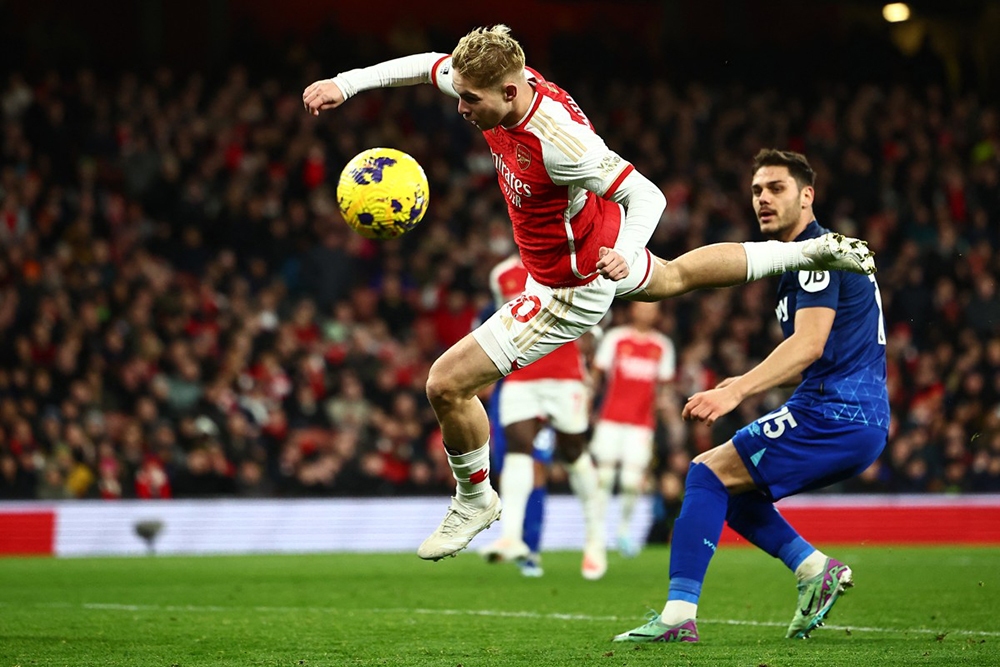 Arsenal fail in Premier League summit bid as Spurs lose thri