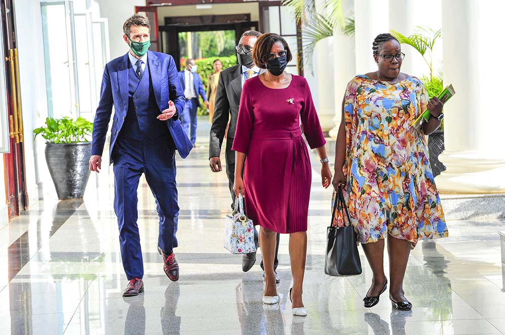 PICTORIAL: Museveni receives British sports commentator Rob Walker ...