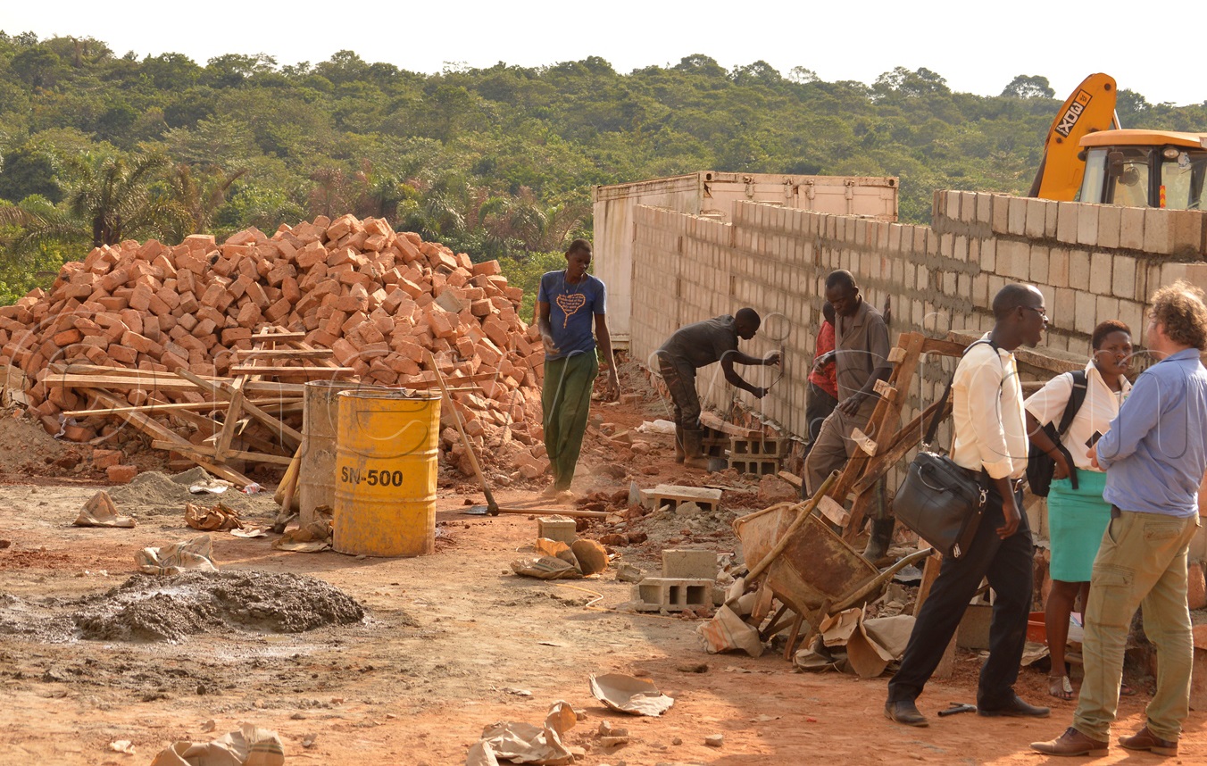 Construction: to buy or tender building materials?