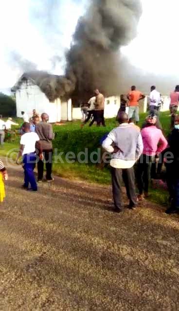 Ennyumba z'abasawo b’eddwaaliro ly’e Kitagata Sheema ziyidde