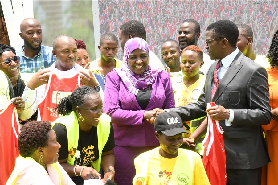 📷 PICTORIAL: Museveni buys 'Bazzukulu' 1,500 kits for Kabaka’s Birthday ...