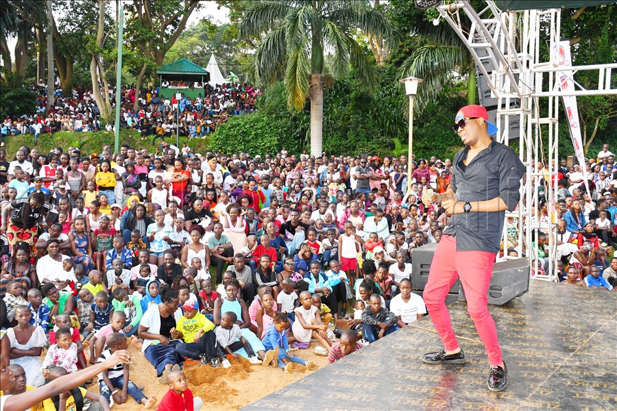 Eggandaalo balimaliddeko mu Zoo e Ntebe. Biibino ebifaananyi 9 ...