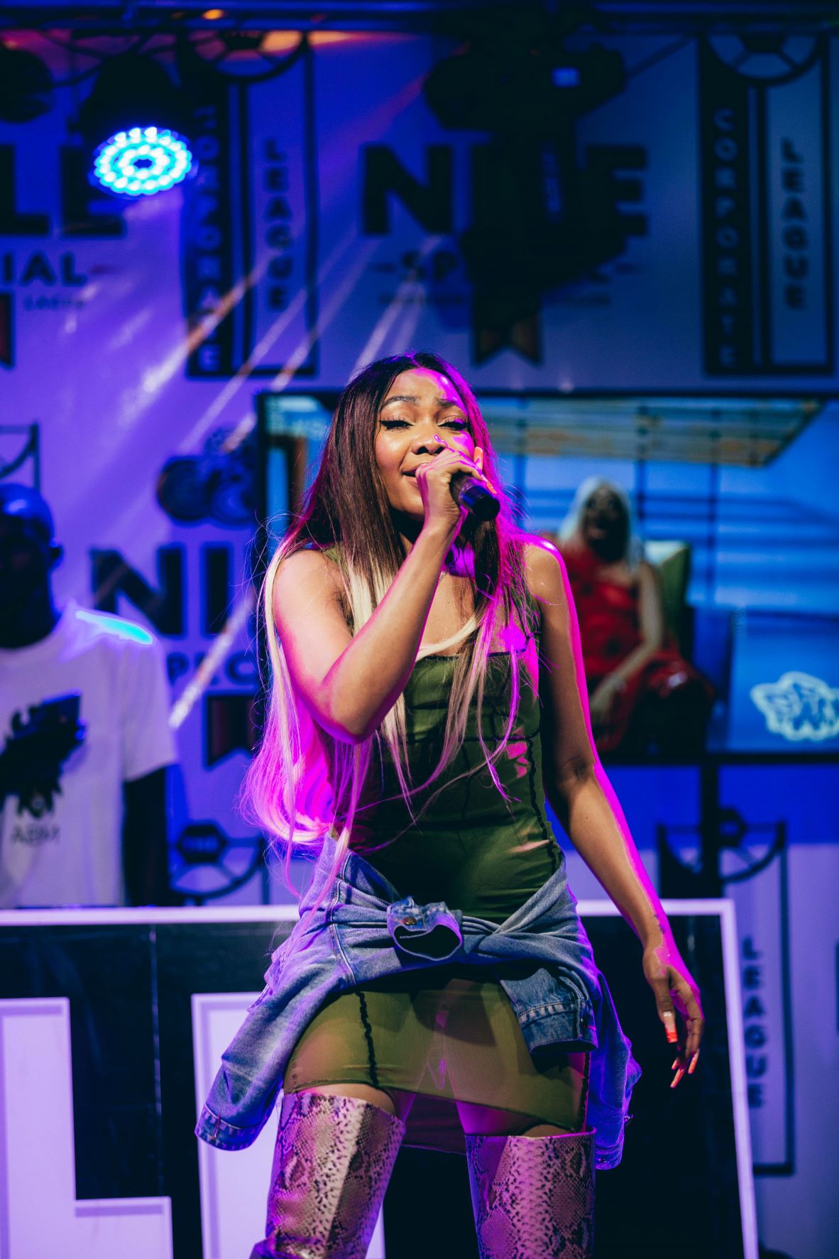 Ent. & Lifestyle: Pia Pounds electrifies crowd at corporate