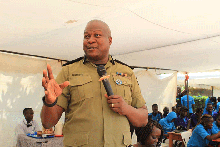 Abavubuka balabuddwa ku kabi akali mu kukozesa enjaga - New Vision Official