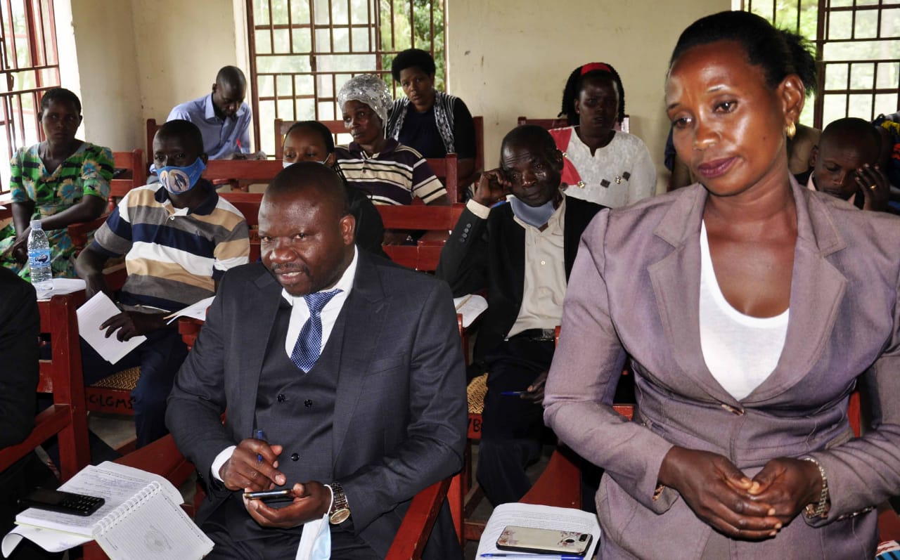 Minisita Ssekindi alangidde kansala okuba n'emimwa egy'oluwerere: Kata ...