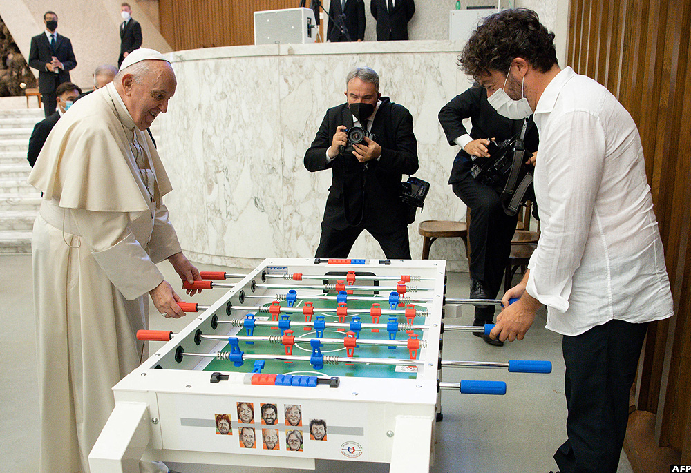 News: In pictures: Pope Francis tries out table football