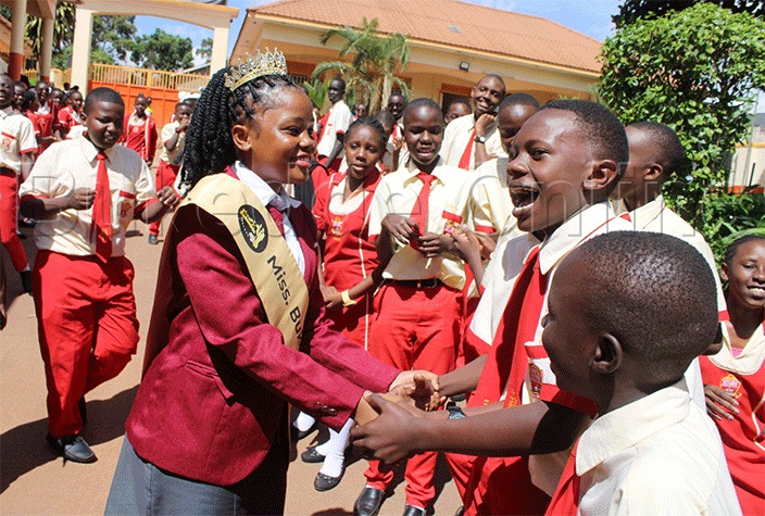 Miss Bukedde azzeeyo ku ssomero lya St. Andrew Kagwa Gombe H